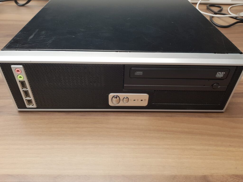 Intel Core 2 Quad / 4GB / 160GB HDD Refurbished SFF Desktop PC - IT Gigant